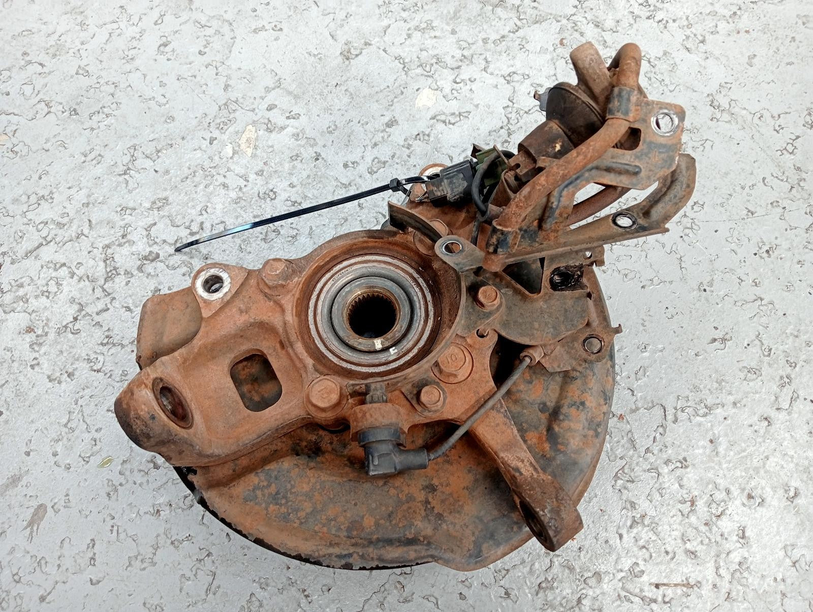 MITSUBISHI TRITON LEFT FRONT HUB ASSEMBLY ML-MN-MQ, 4WD, ABS TYPE, 07 ...