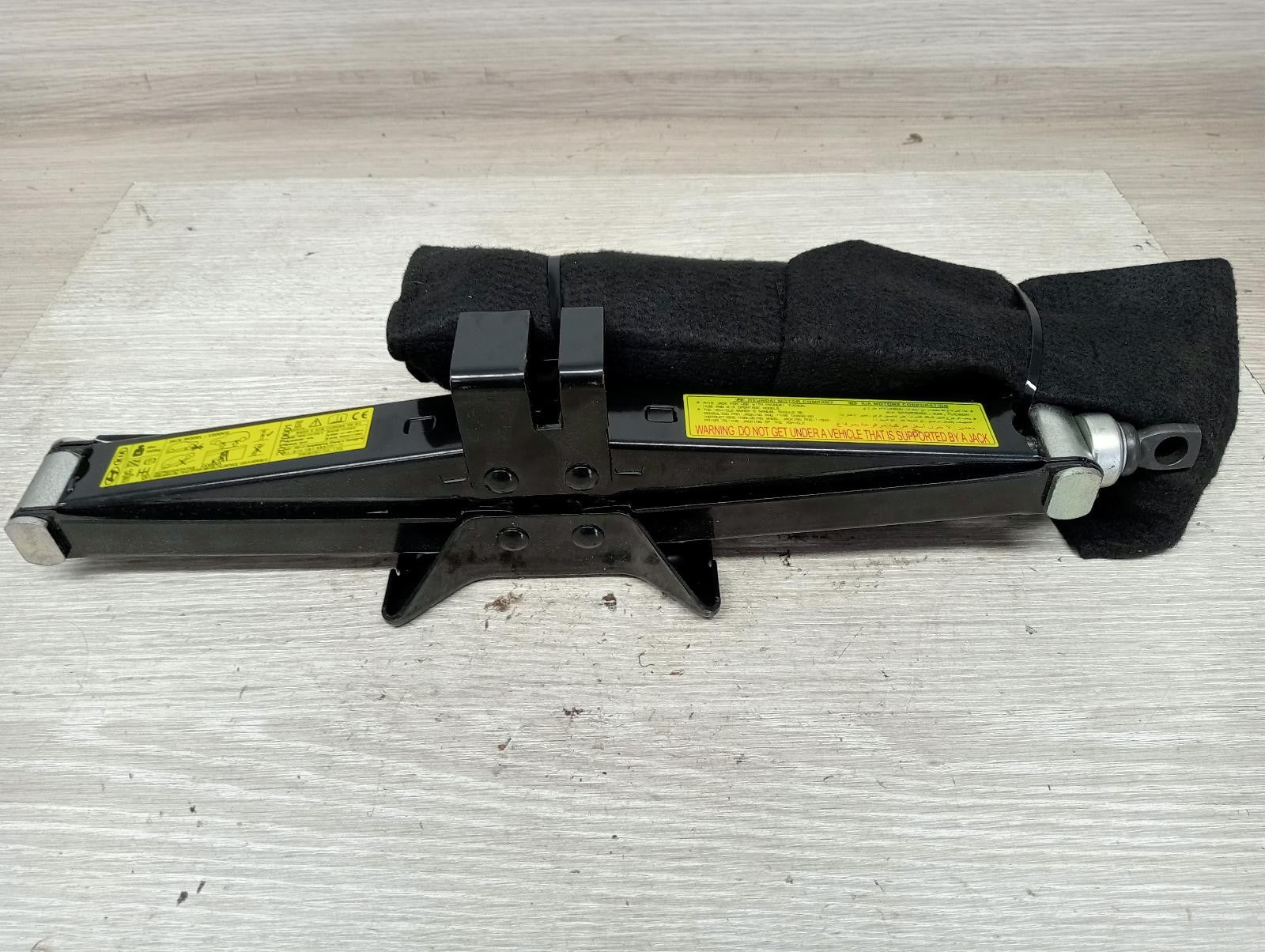 HYUNDAI TUCSON JACK/TOOL KIT TL, 07/15-01/21 2017 – JCS Parts Adelaide