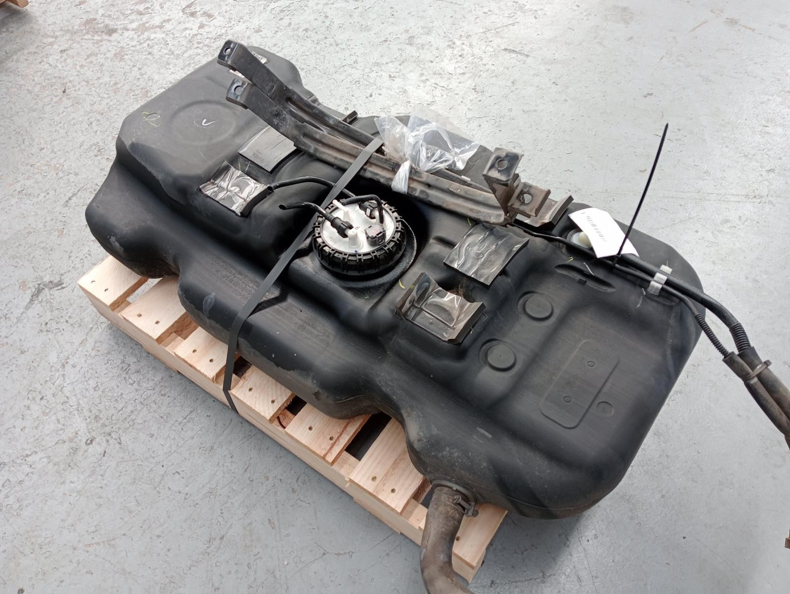 HYUNDAI ILOAD/IMAX FUEL TANK TQ, DIESEL, 11/07-07/15 2013 – JCS Parts ...