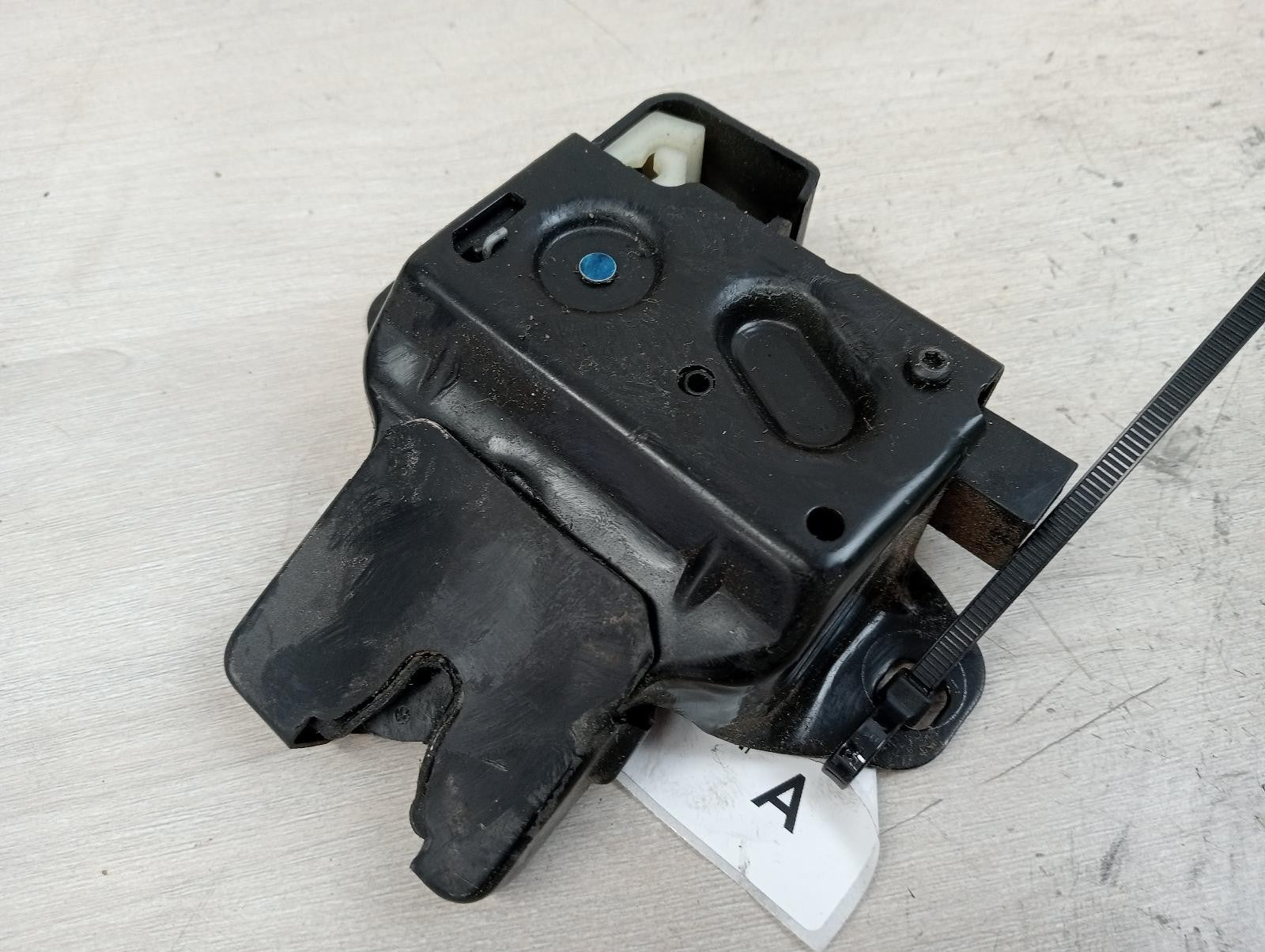 HOLDEN COMMODORE LOCK MECHANISM BOOTLID LOCK (ON REAR PANEL), VE-VF, 0 ...